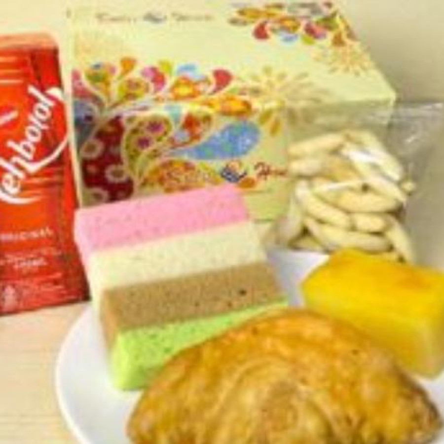 Snack Box Premium – Isi 4 Varian Kue dan minum