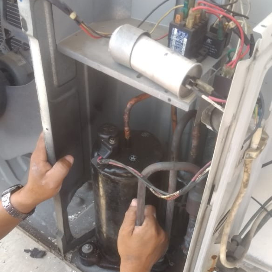 PERBAIKAN KONDENSOR AC SPLIT 2 PK