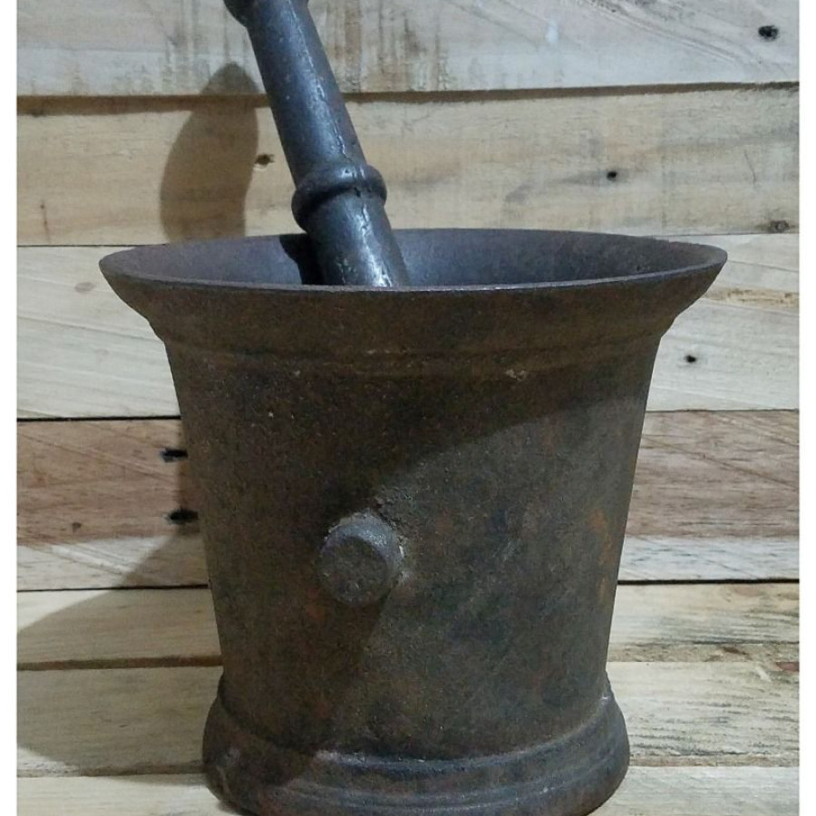 Lumpang besi diameter 18,5cm