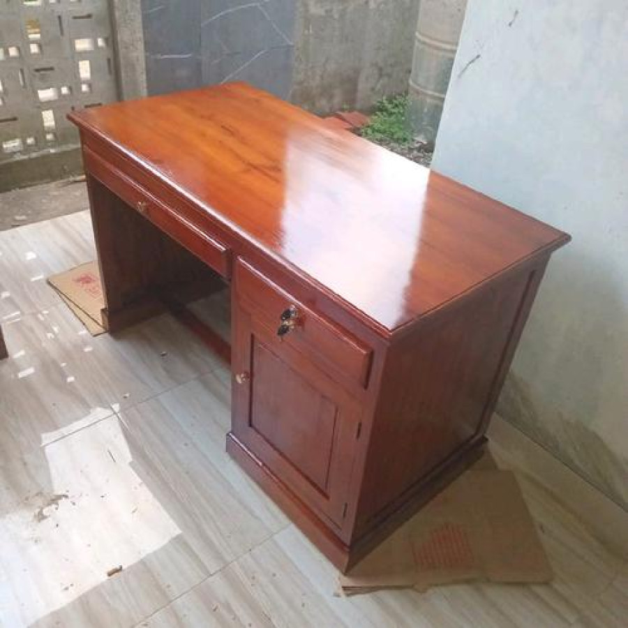 Meja Kerja Kayu
