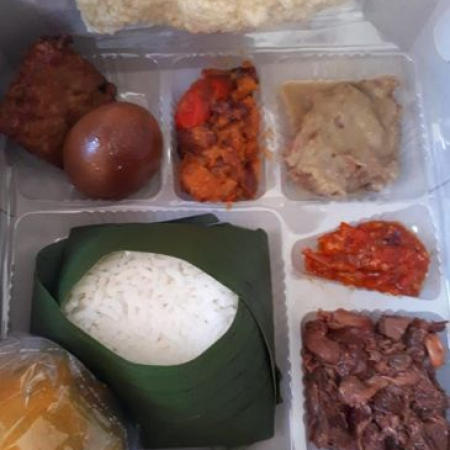 Nasi Box Isian Lengkap Istimewa Paket C (plus air mineral 330ml)