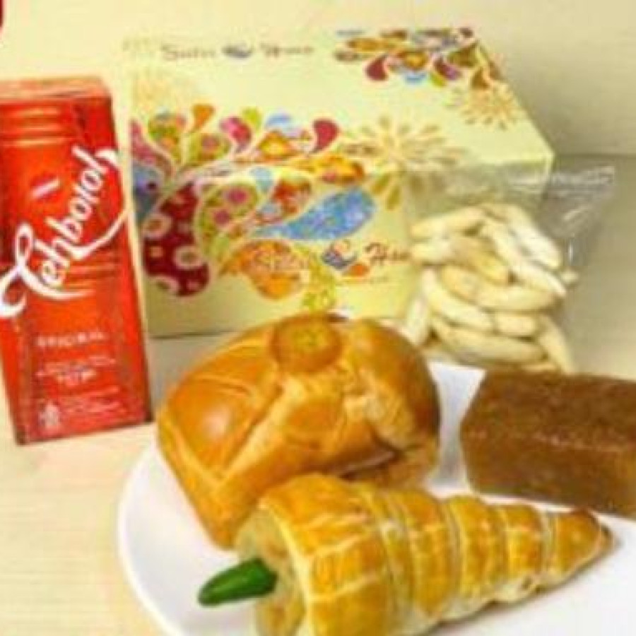 Snack Box Premium – Isi 4 Varian Kue dan minum